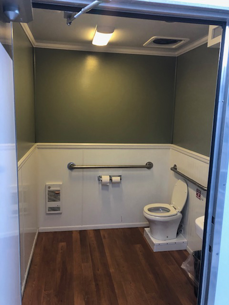 3-STATION ADA COMPLIANT LUXURY RESTROOM TRAILER